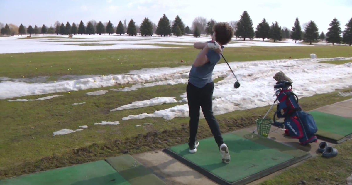 Golfers eager to hit the course after long winter - CBS Minnesota