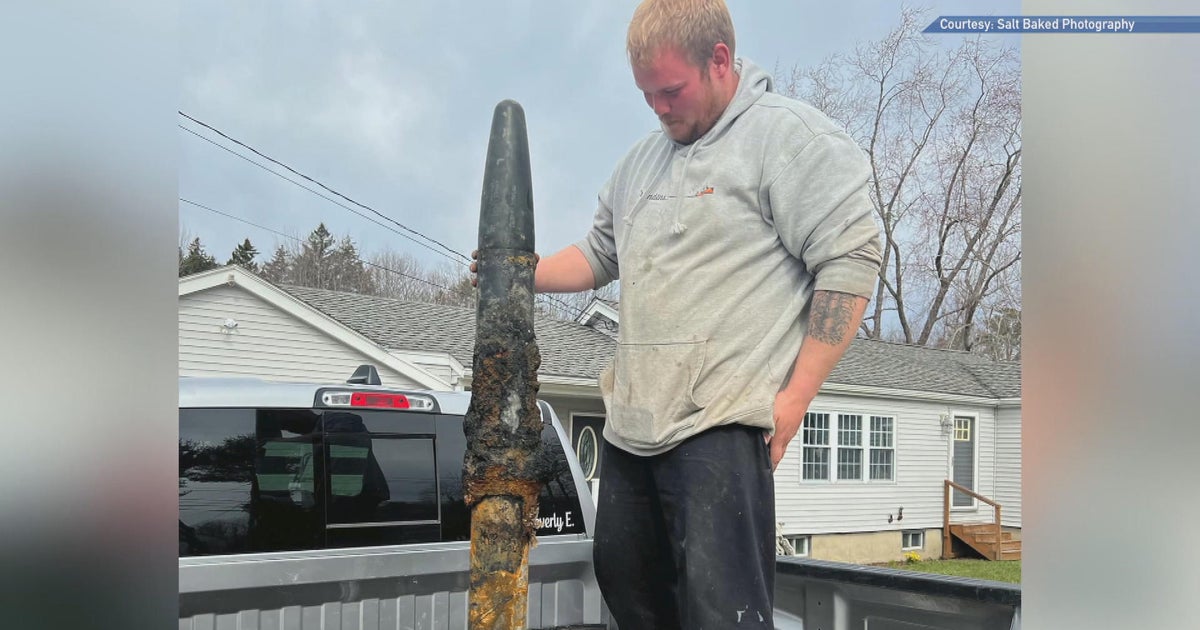 Maine lobsterman pulls up 5-foot military rocket in trap - CBS Boston