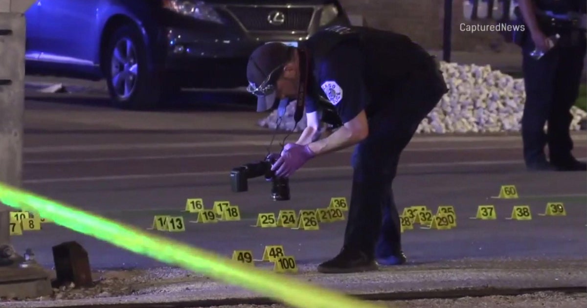 Broad-daylight shootout in South Shore - CBS Chicago
