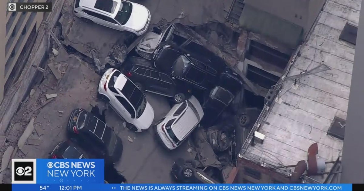 Crews begin to demolish remains of collapsed garage in Lower Manhattan ...