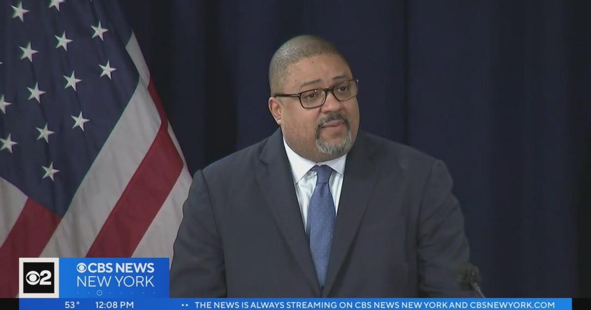 Appeals judge grants stay in Bragg vs. Jordan - CBS New York