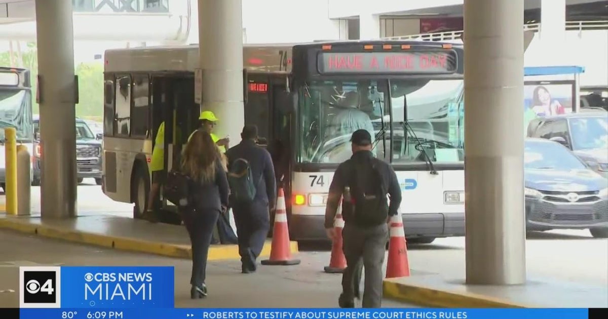 Amendment takes aim at minimum wage - CBS Miami