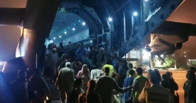 U S Other Nations Evacuate Diplomats From Sudan Cbs News