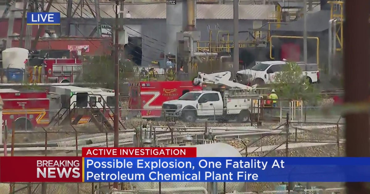 1 dead in fire, possible explosion at Lemont petroleum plant - CBS Chicago
