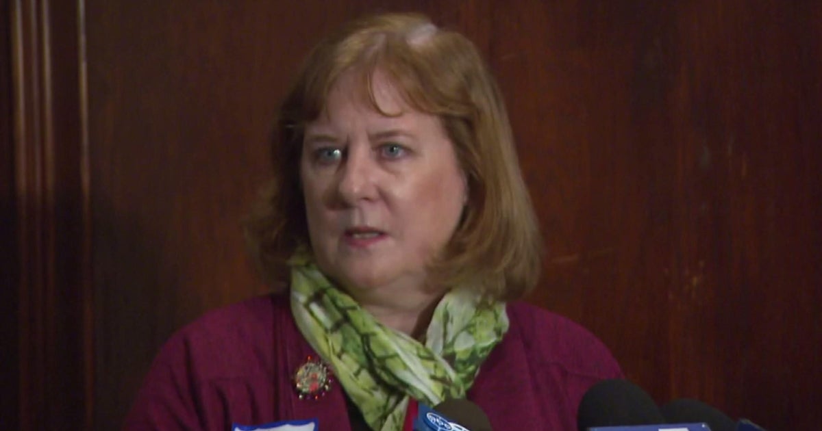 Beth Murphy, owner of Murphy's Bleachers, dies at 68 - CBS Chicago