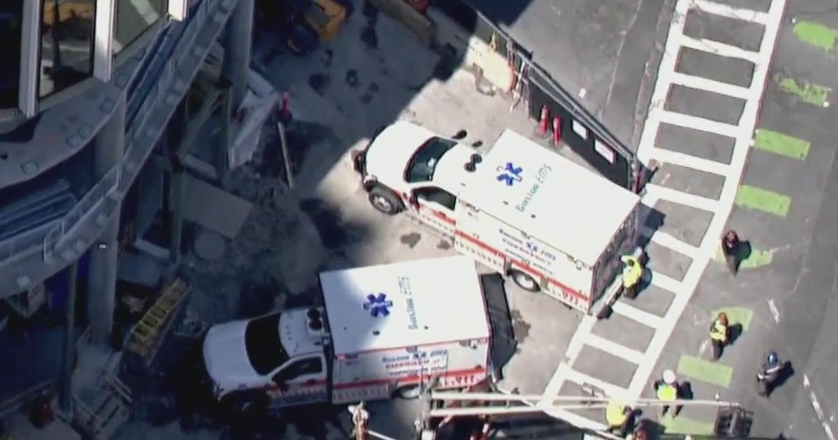 Back Bay crane collapse injures 2 workers - CBS Boston