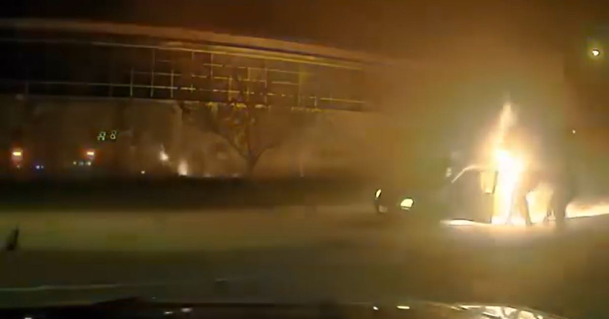 Kenosha police rescue driver after minivan bursts into flames - CBS Chicago