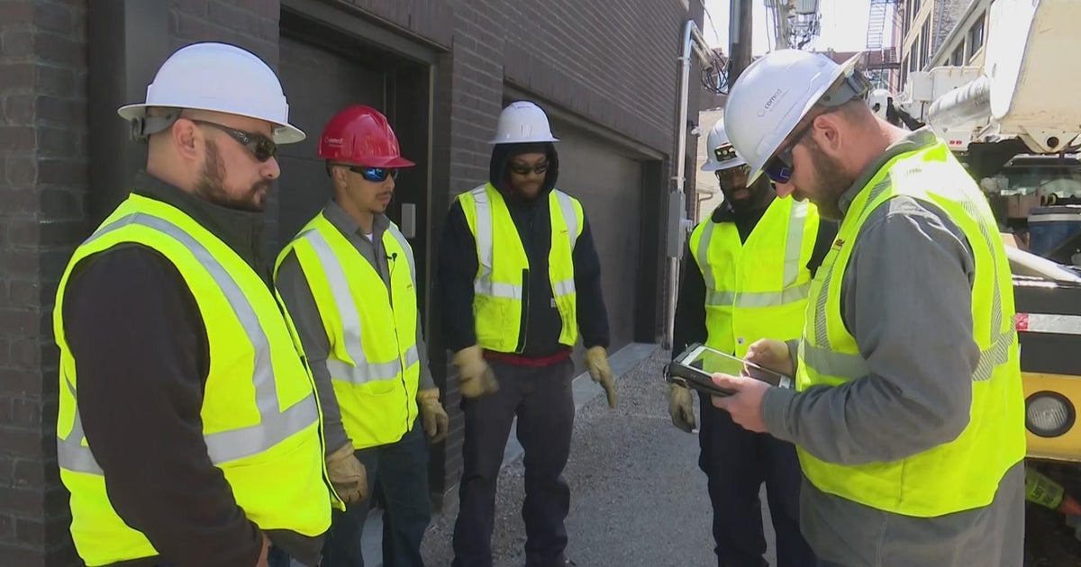 ComEd program prepares future workers in energy industry - CBS Chicago