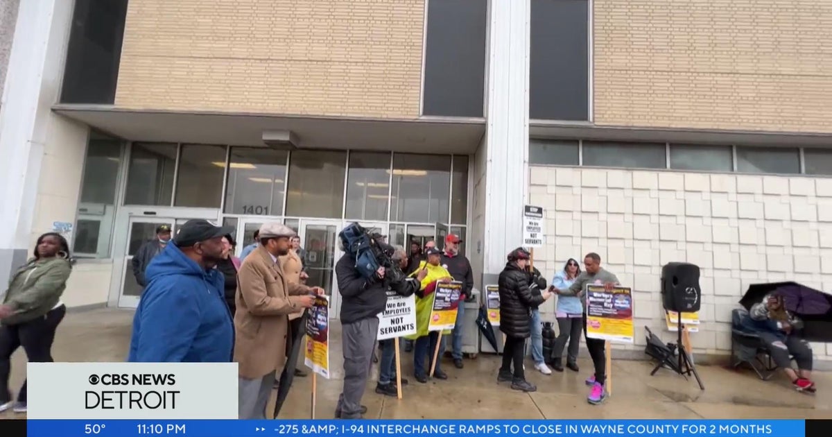 Detroit-area postal workers protest understaffing, harassment in ...