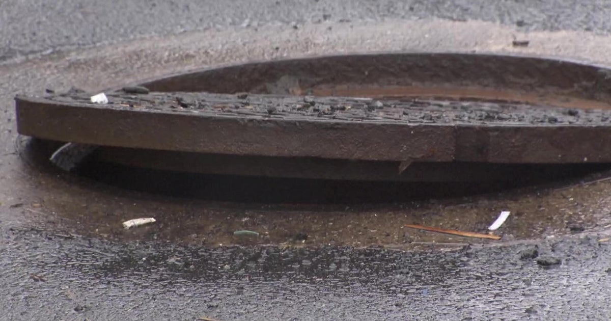 Multiple manhole explosions rattle Brooklyn neighborhood - CBS New York