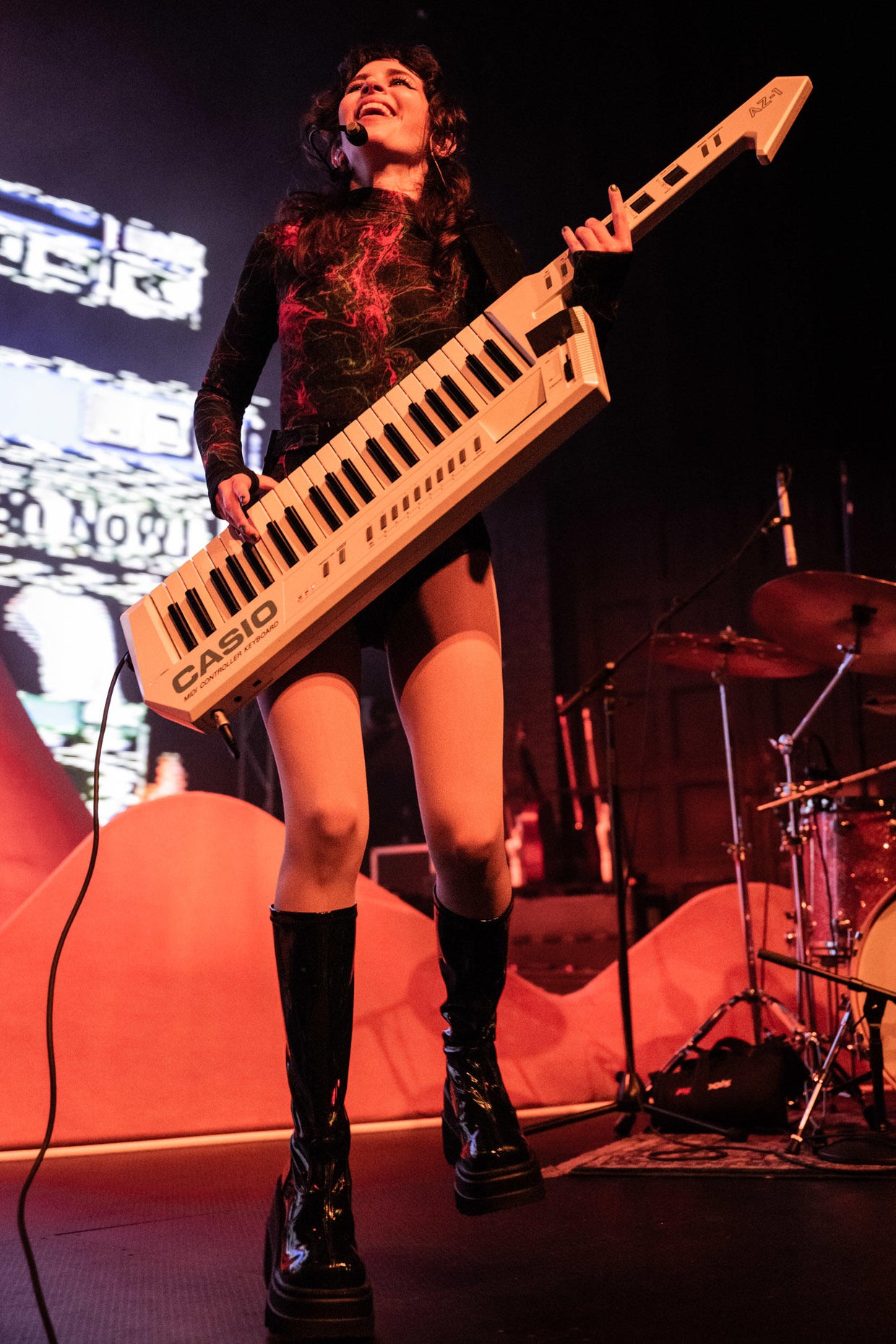 Photos: Indie-pop singer Caroline Polachek brings spectacular show to ...