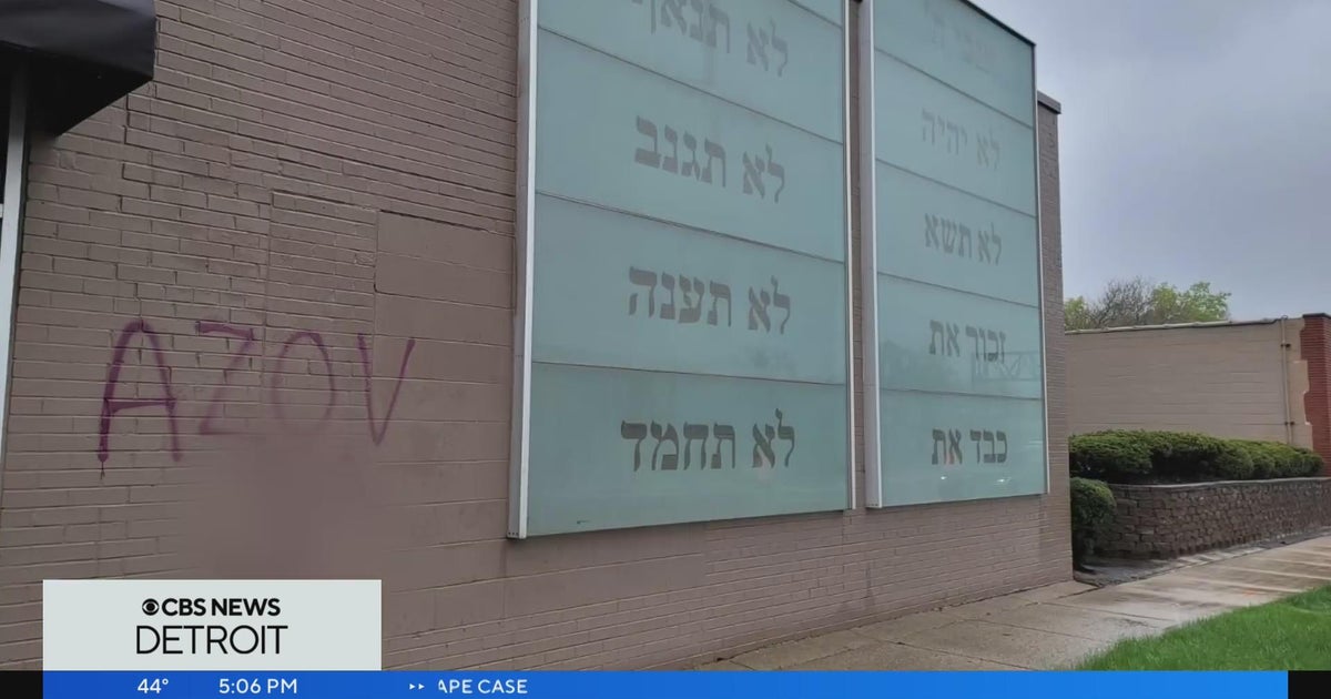 Woman arrested for allegedly vandalizing Royal Oak synagogue with antisemitic graffiti - CBS Detroit