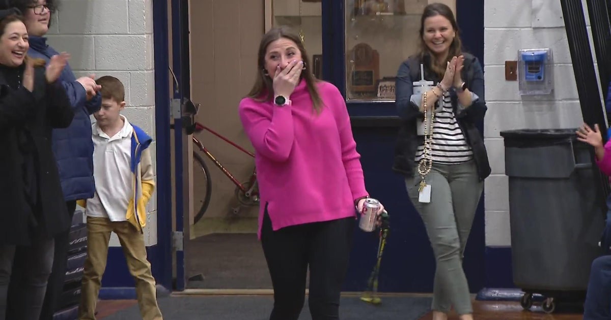 Saint Andrew School teacher Rachel Werderits wins Golden Apple - CBS ...