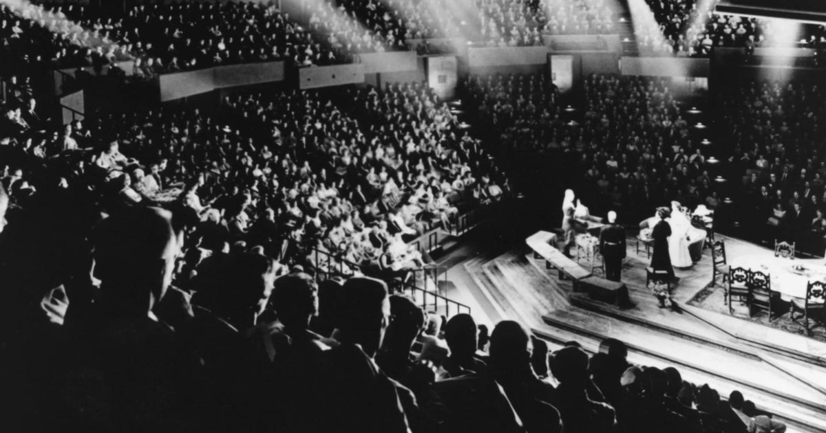 Minneapolis' Guthrie Theater celebrates its 60th year - CBS Minnesota