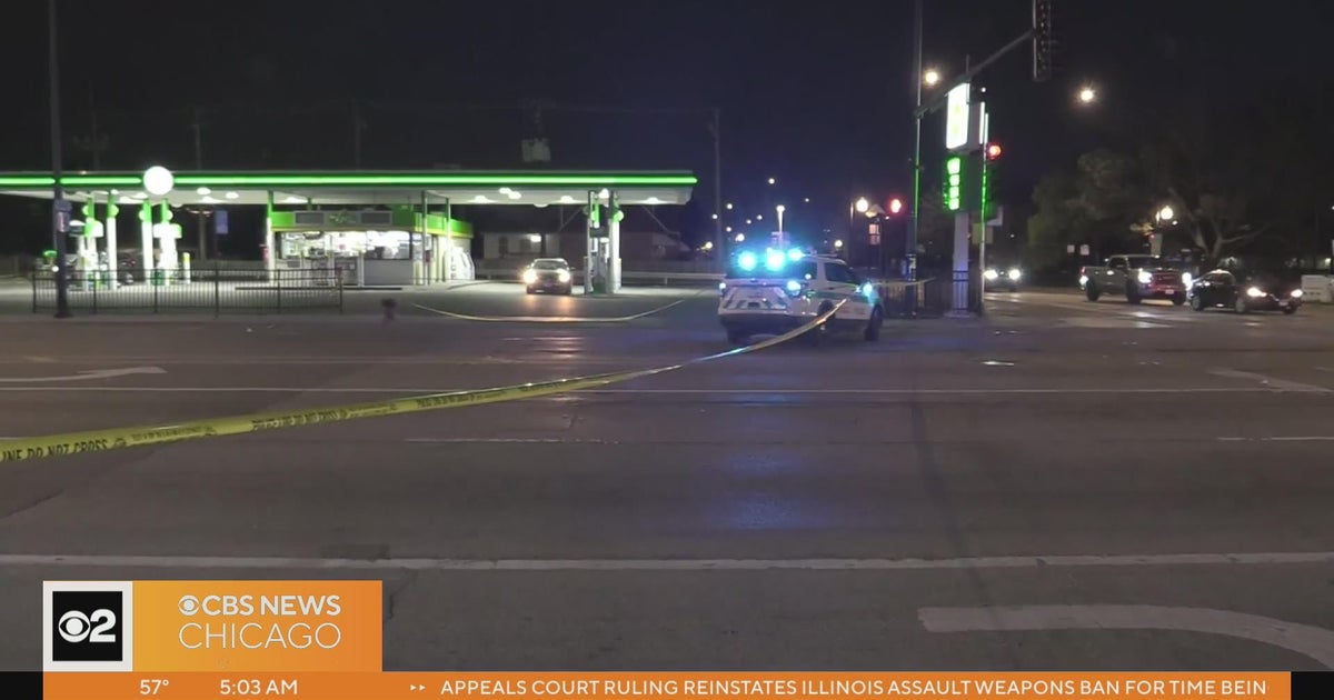 West Ridge Shooting: 19-year-old man seriously injured - CBS Chicago