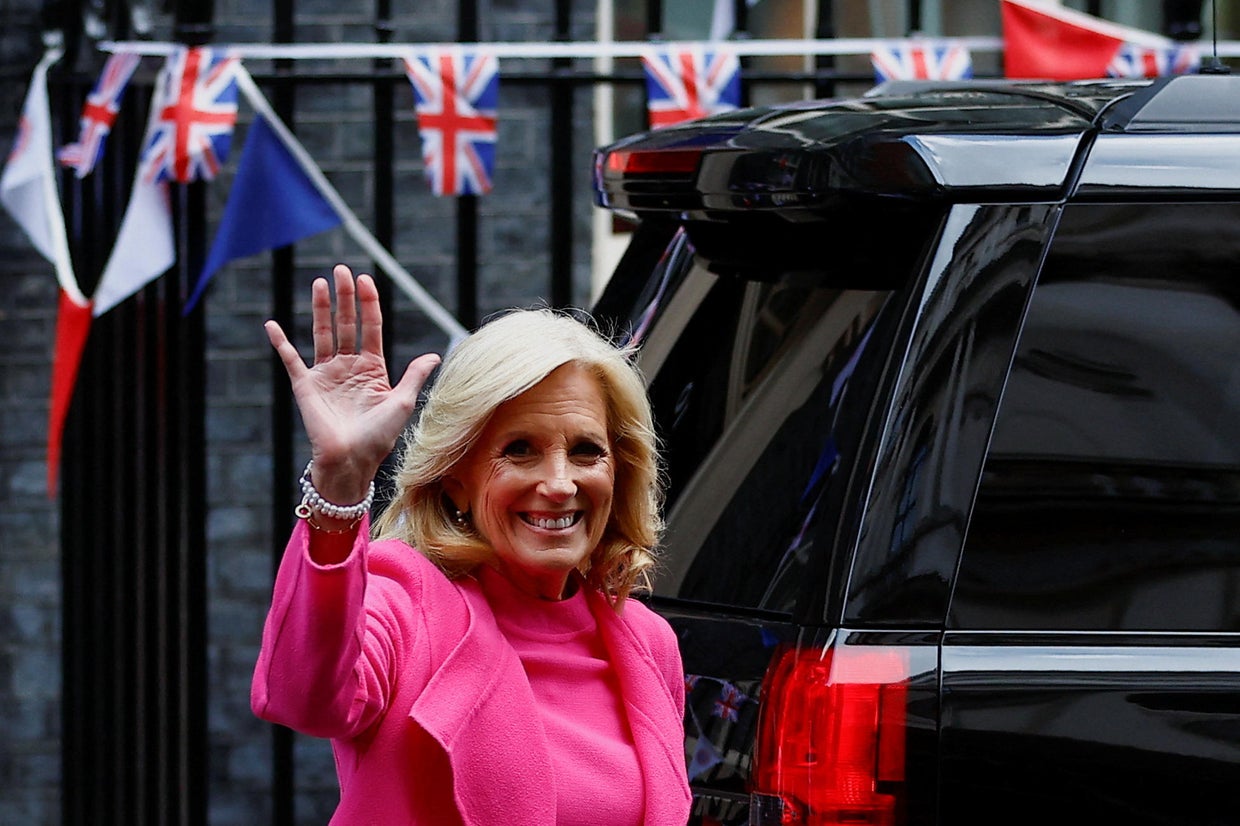 Jill Biden arrives solo in London for King Charles' coronation - CBS News