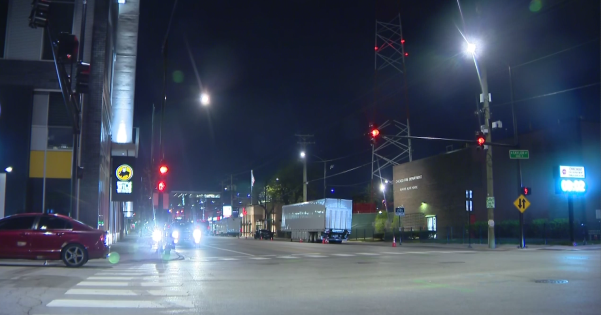 Man hit by ATV near West Loop film set - CBS Chicago