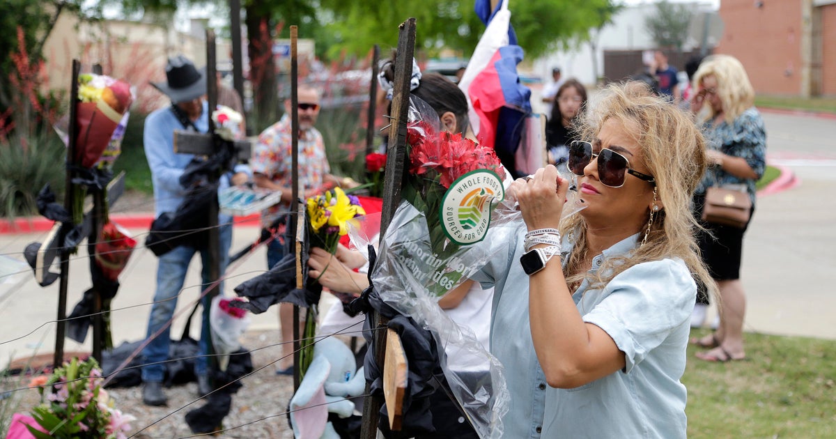 North Texans gather outside Allen Premium Outlets to honor those killed ...