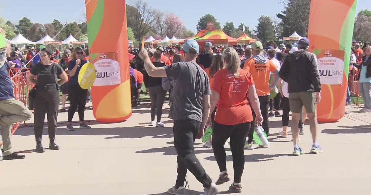 Thousands turn out in Denver to participate in MS Walk - CBS Colorado