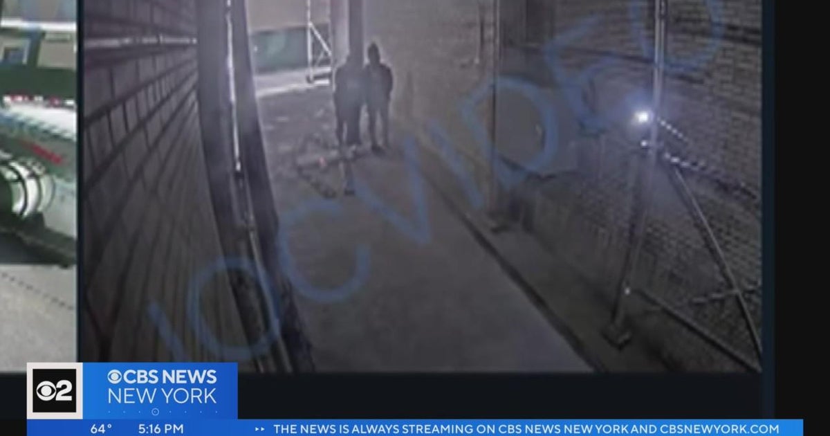 Exclusive video shows man escaping police custody in Brooklyn - CBS New ...