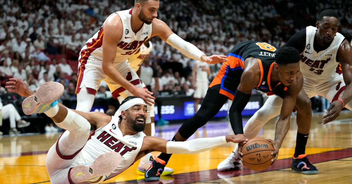 Heat hold off Knicks 109-101 for Game 4 win, take 3-1 series lead - CBS ...