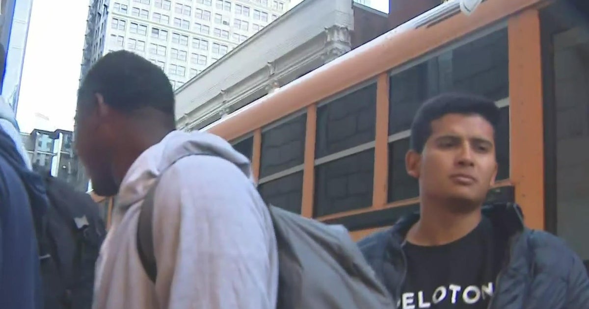 More migrants arrive in Chicago as Mayor Lightfoot declares state of ...