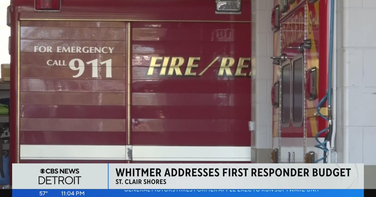 Whitmer visits St. Clair Shores Fire Department, discusses efforts ...