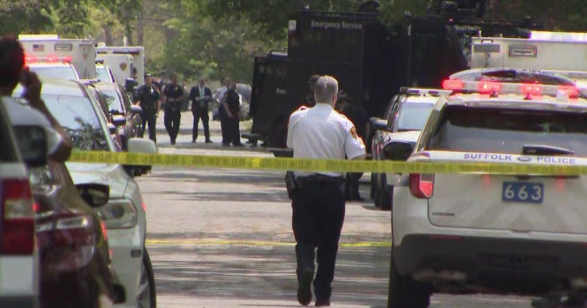 Suspect in custody after undercover Suffolk County police officer shot ...