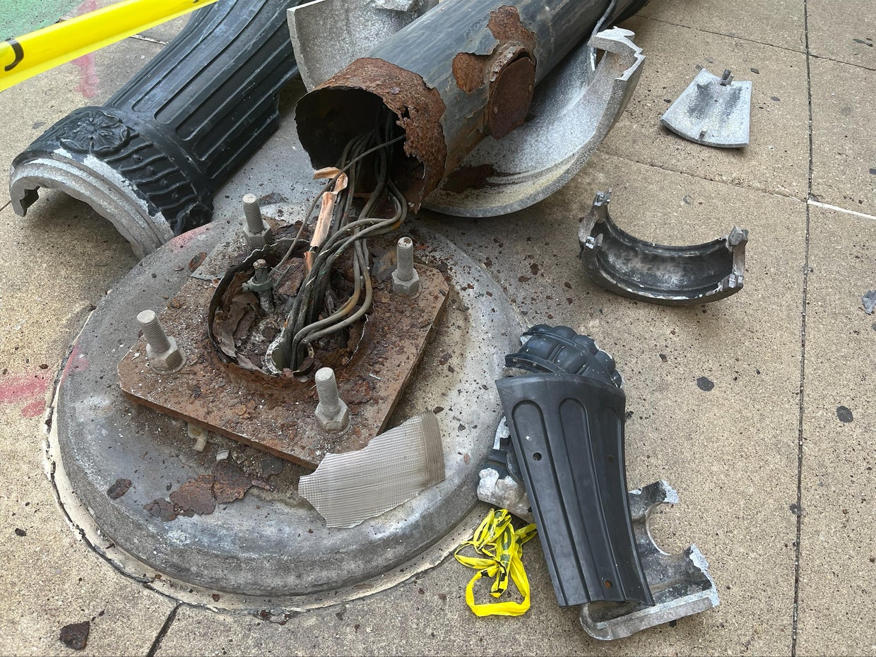 Light pole falls down after being hit by truck in Loop - CBS Chicago