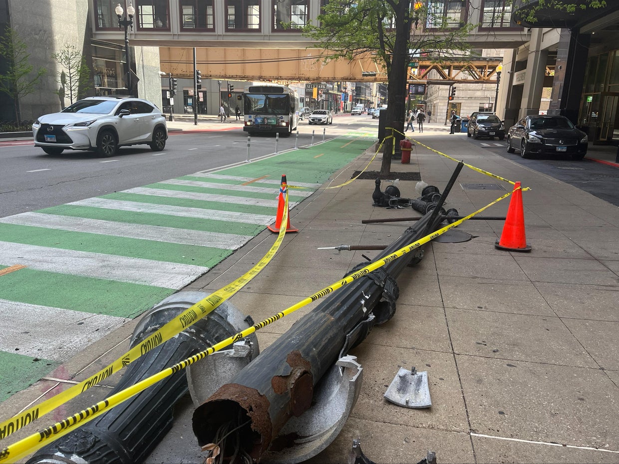 Light pole falls down after being hit by truck in Loop - CBS Chicago