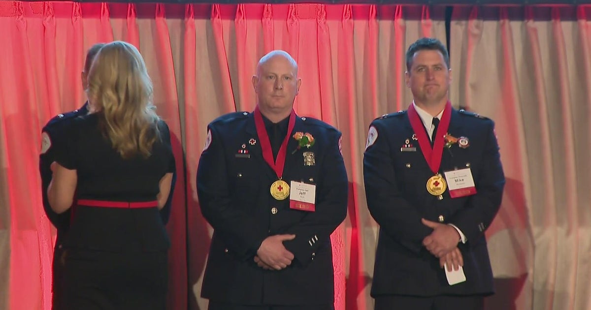 Red Cross says thank you to everyday heroes - CBS Chicago