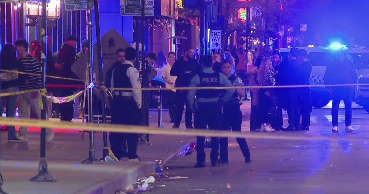 3 wounded, 2 critically in River North shooting, police say - CBS Chicago