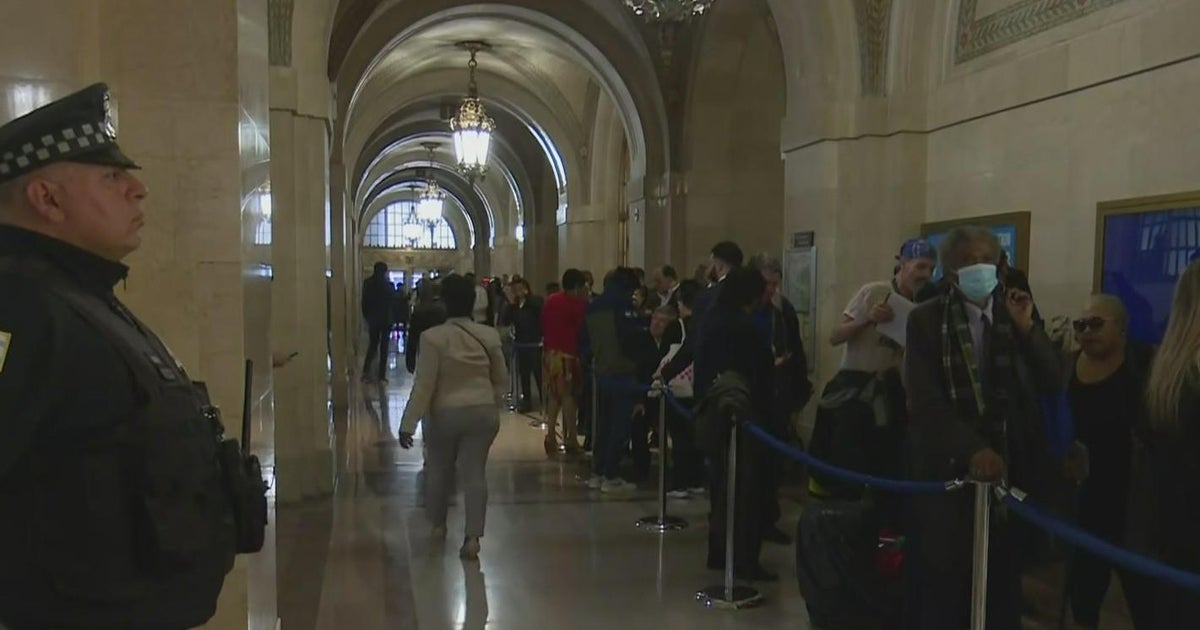 City Hall meet-and-greet follows Mayor Johnson's inauguration - CBS Chicago