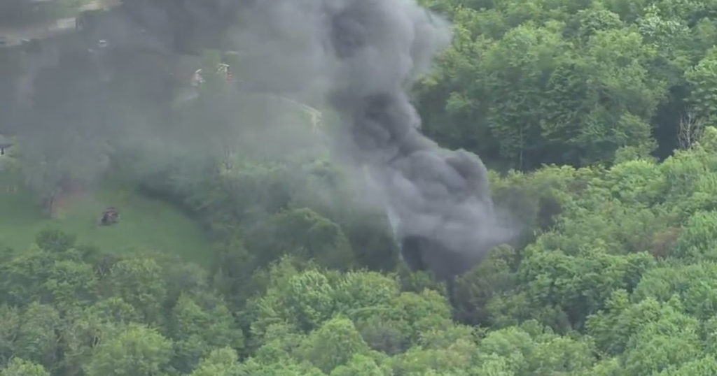 Large house fire in Richland Township sends smoke into sky - CBS Pittsburgh