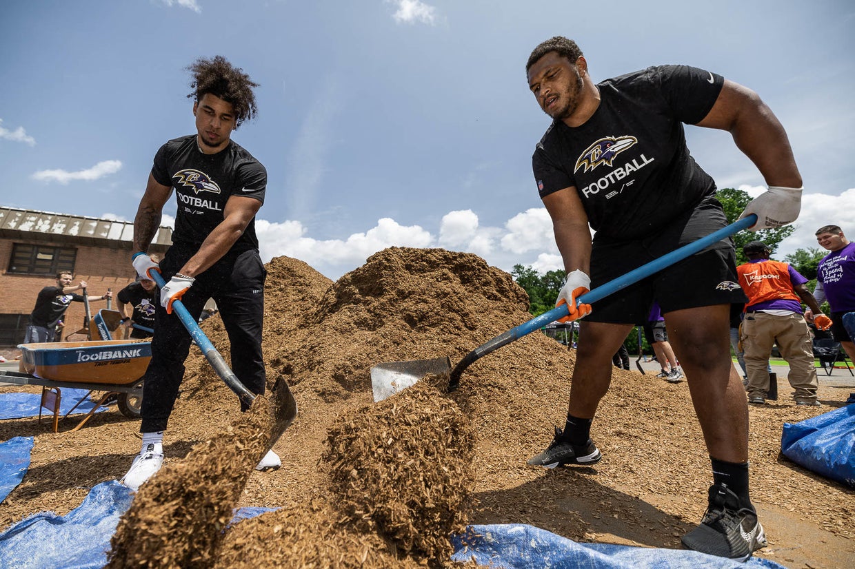 Ravens build new playground at South Baltimore school - CBS Baltimore