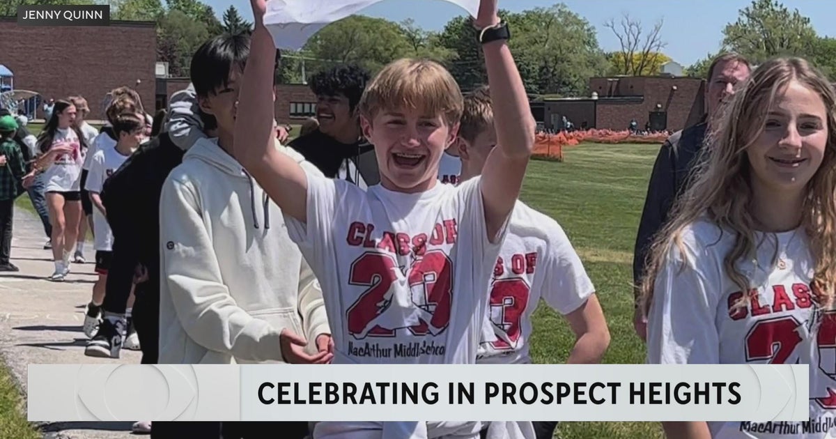 8th graders celebrate graduation in Prospect Heights - CBS Chicago
