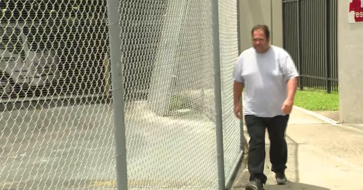 North Miami Beach Mayor Anthony DeFillipo bonds out - CBS Miami