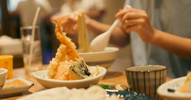 High cost of eating out may keep diners at home - CBS News