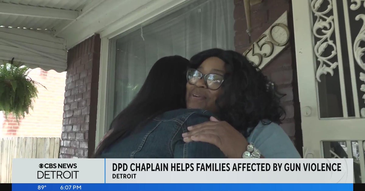 Detroit police chaplain goes above and beyond to support gun violence ...