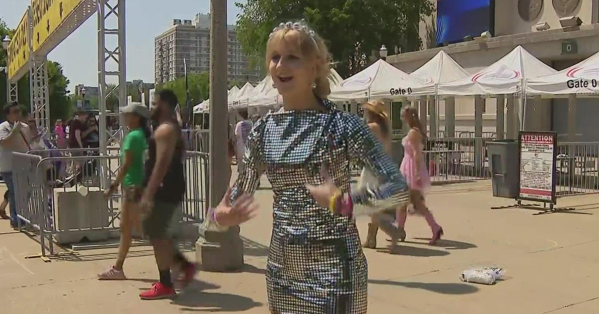 Fans describe their excitement to see Taylor Swift at Chicago's Soldier ...