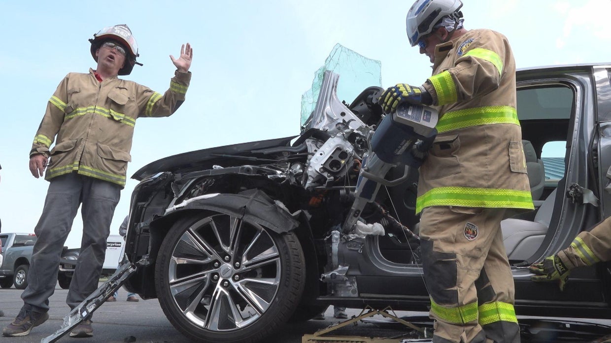 GM offers training to first responders on EVs - CBS Detroit