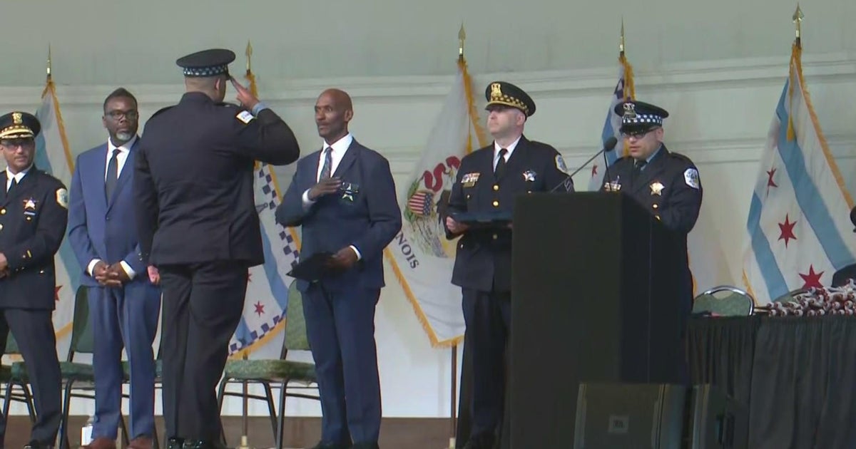 Over 200 new CPD recruits graduate at Navy Pier - CBS Chicago