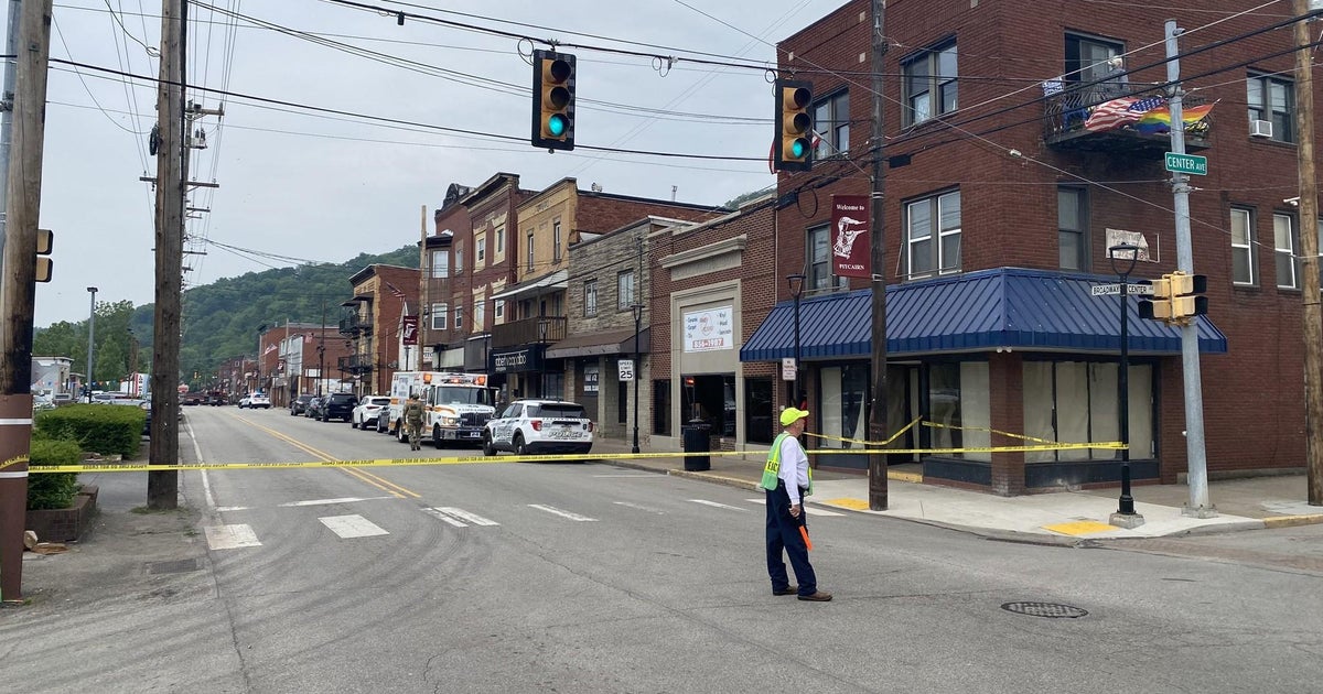 Police and SWAT surround home in Pitcairn - CBS Pittsburgh