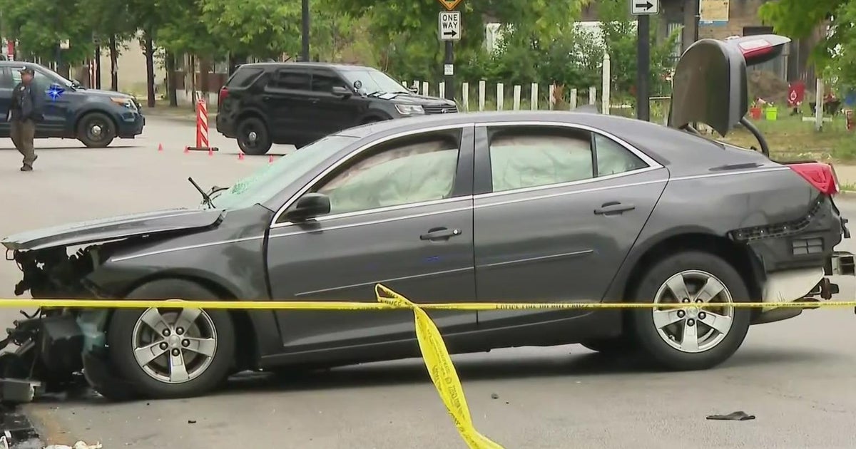 CPD responds to car crash involving group of teens - CBS Chicago