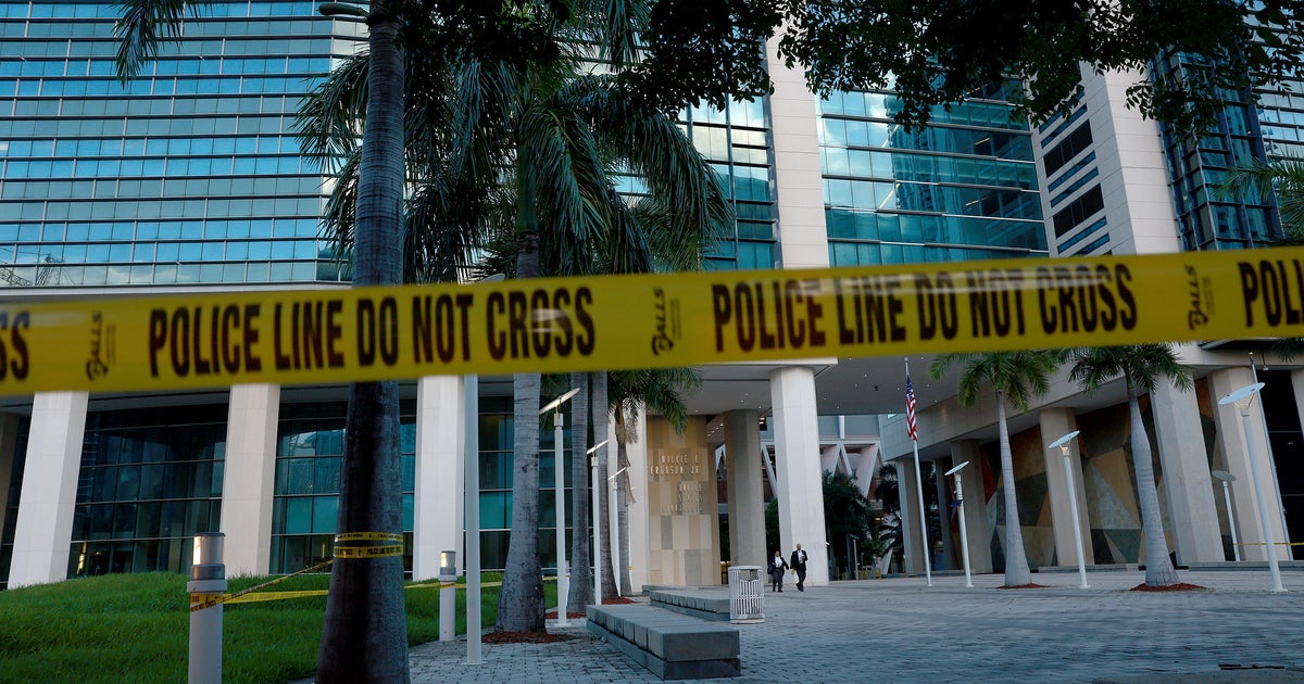 Miami police prepare for protesters outside courthouse where Trump is ...