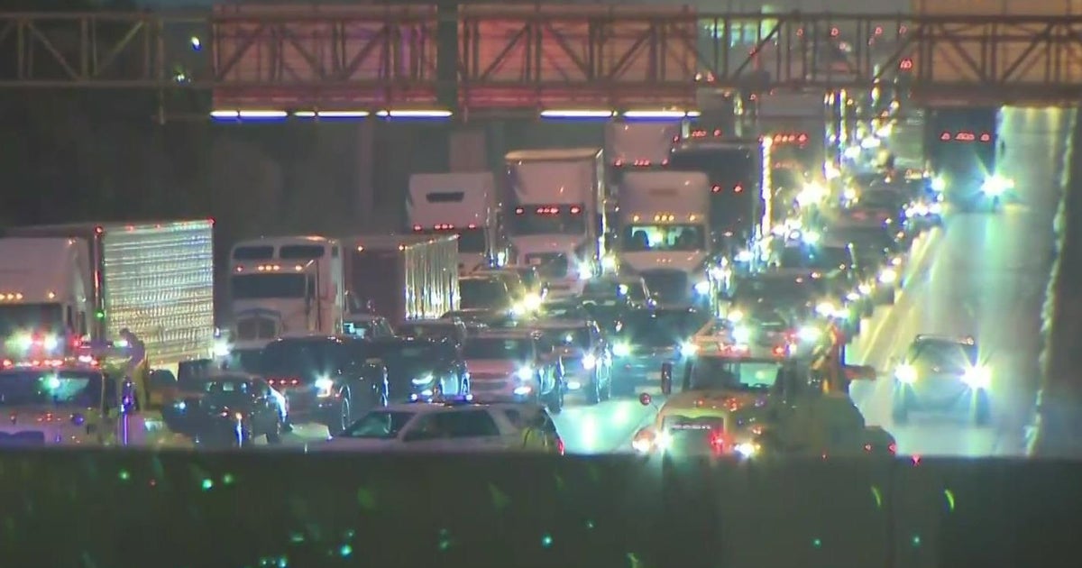 Car struck by gunfire on Stevenson Expressway; no injuries reported ...