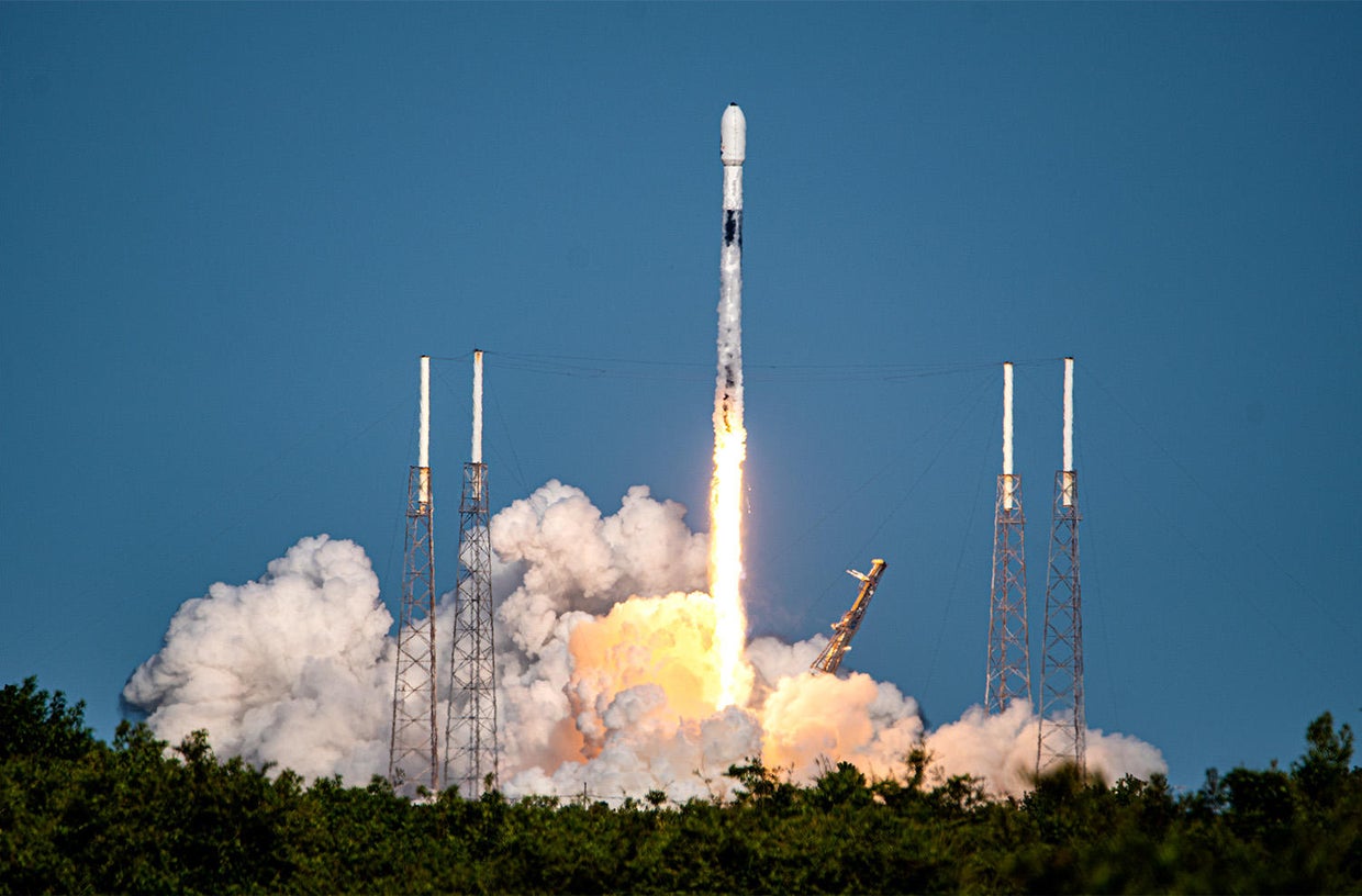 SpaceX launches powerful Indonesian communications satellite - CBS News