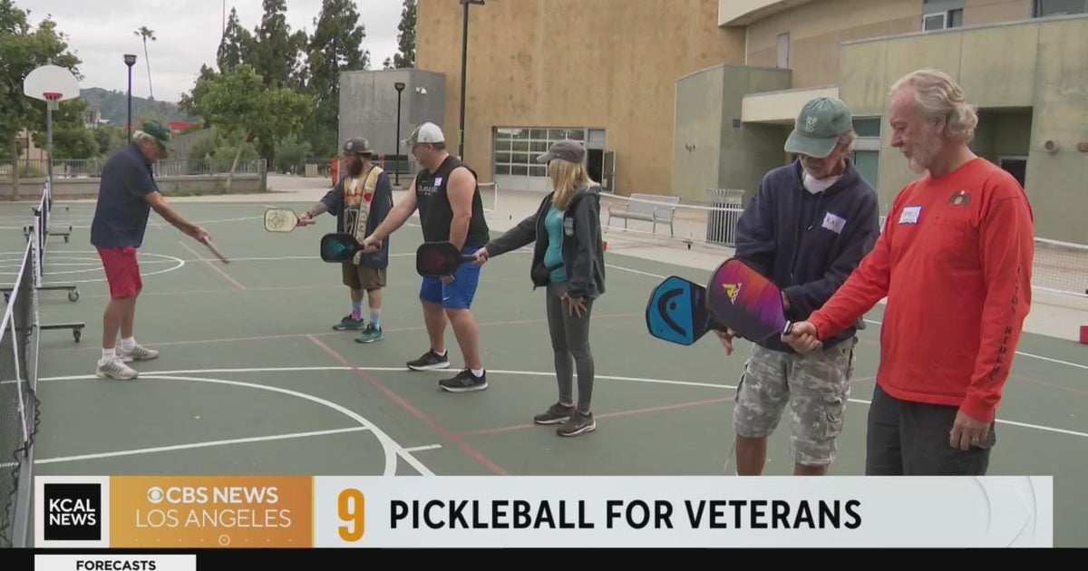 Glendale Pickleball gives veterans a demonstration of the sport - CBS ...
