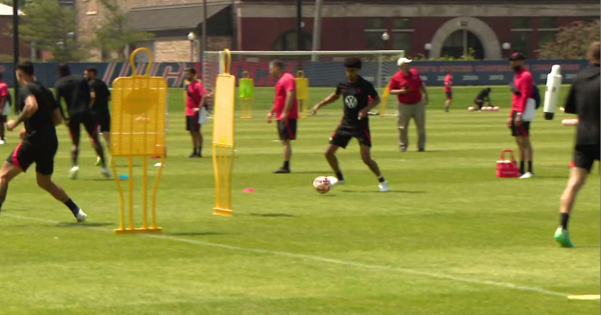 U.S. Men's National Soccer team practices in Chicago - CBS Chicago