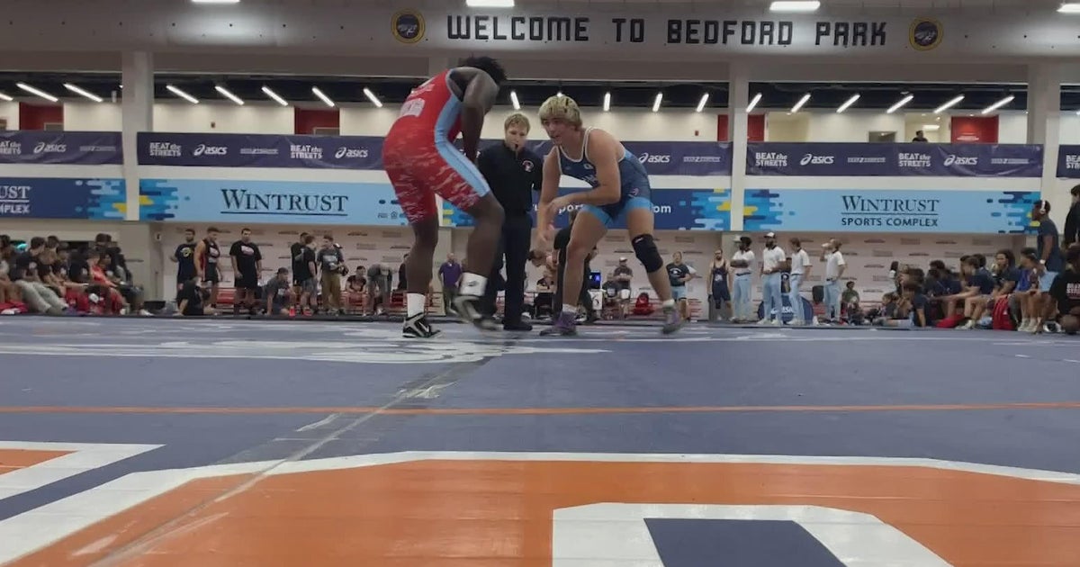 'Beat the Streets Chicago' empowering youth through wrestling - CBS Chicago